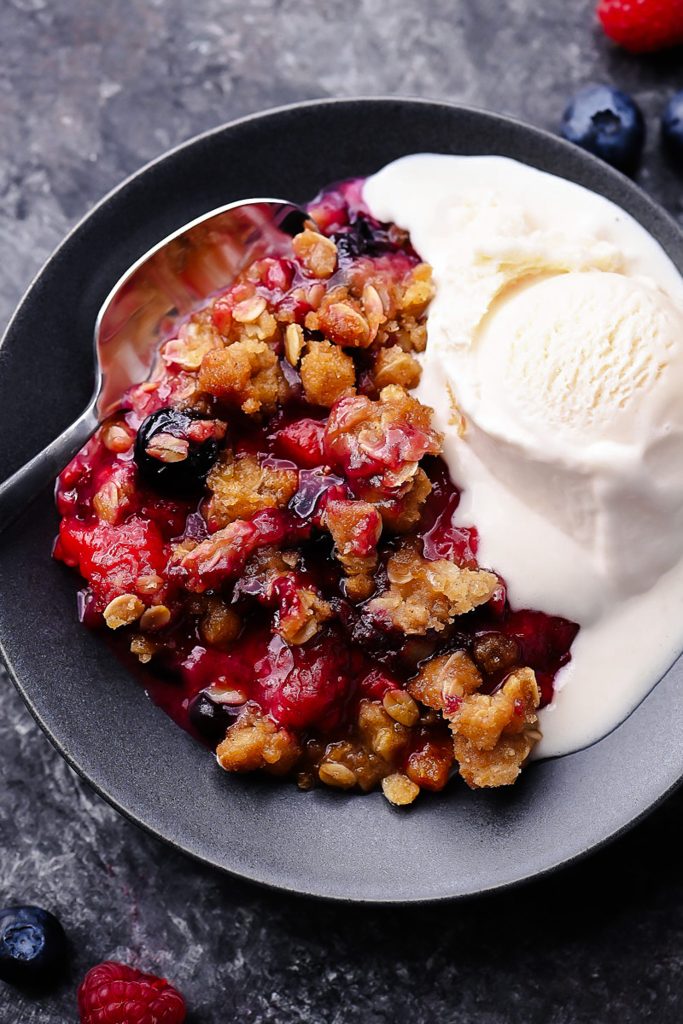Easy Berry Crisp - Life In The Lofthouse